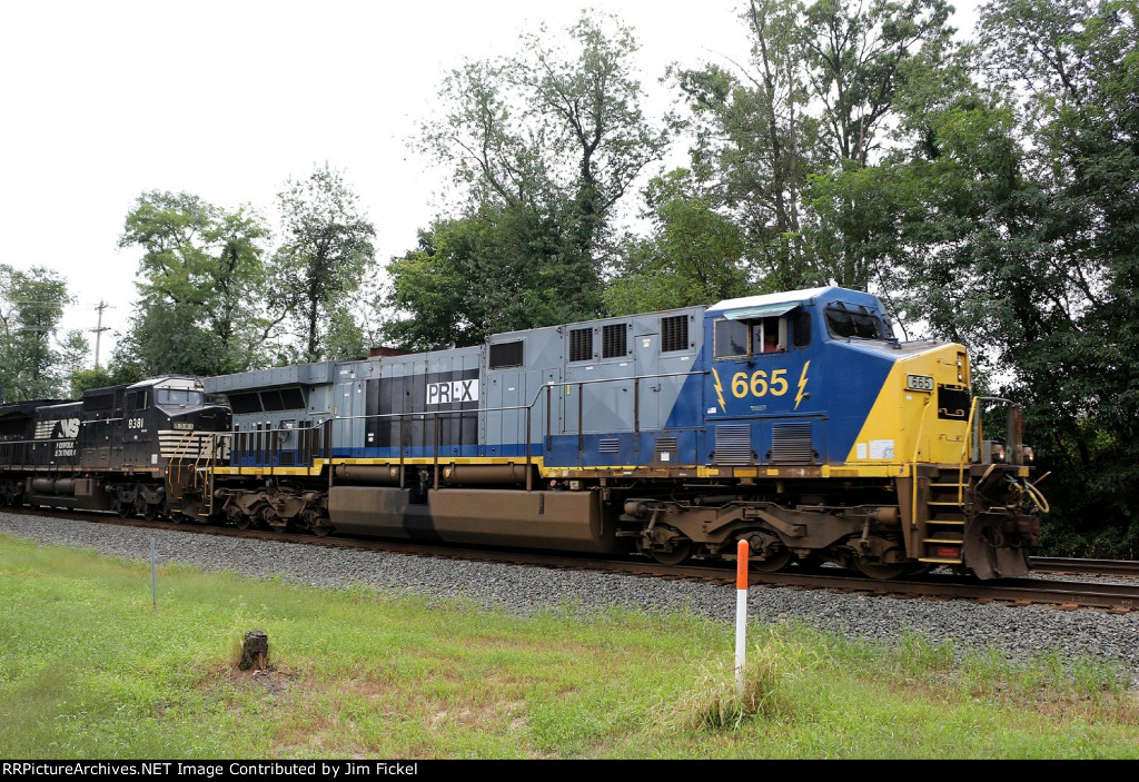 NS 228 EB with exCSXT 665 leading